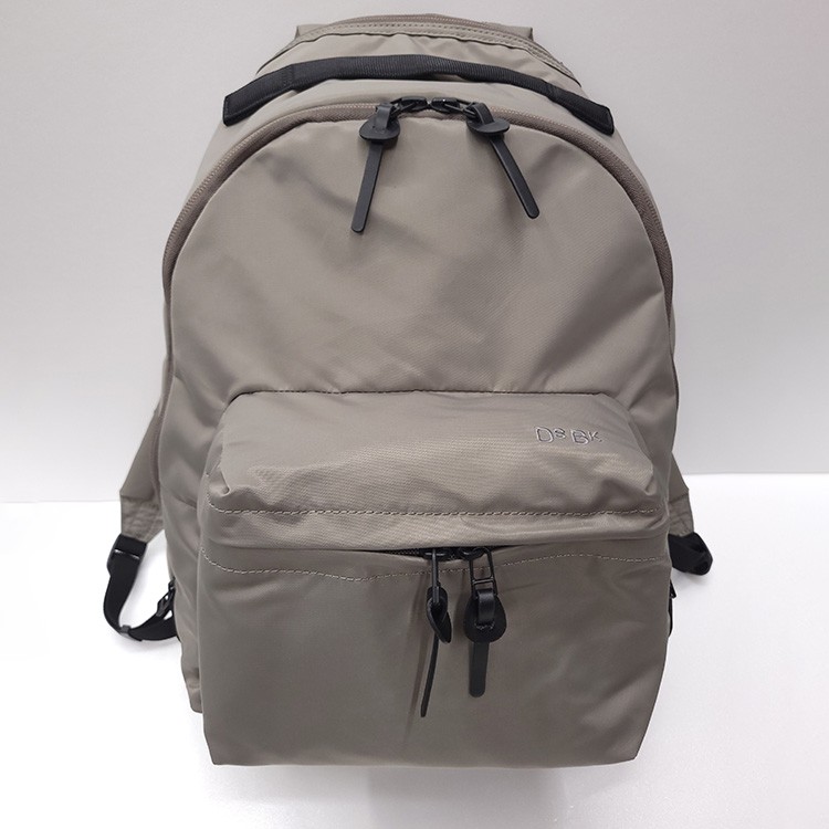 [DsBK]DANTOTSU Daypack 高密度ナイロンツイル ダントツ撥水加工 グレー(グレー): JALショッピング｜JAL Mall｜ショッピングでマイルがたまる・つかえる